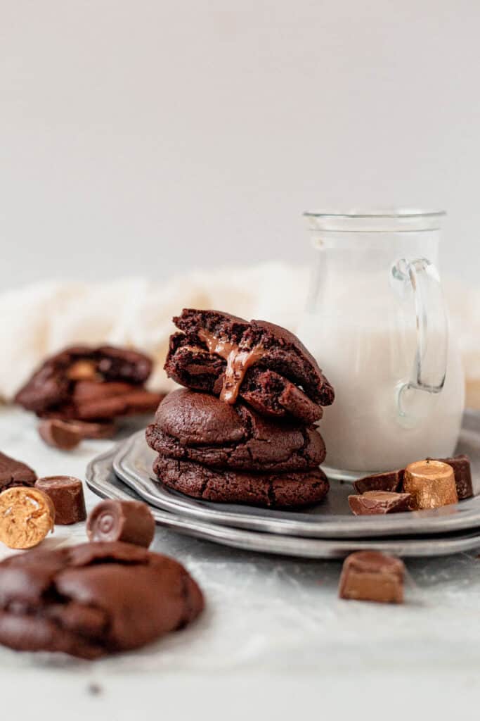 Easy Rolo Stuffed Chocolate Cookies