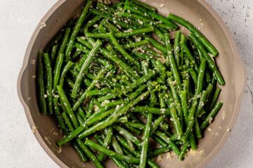 French Green Beans (Haricot Verts) with Garlic and Shallots