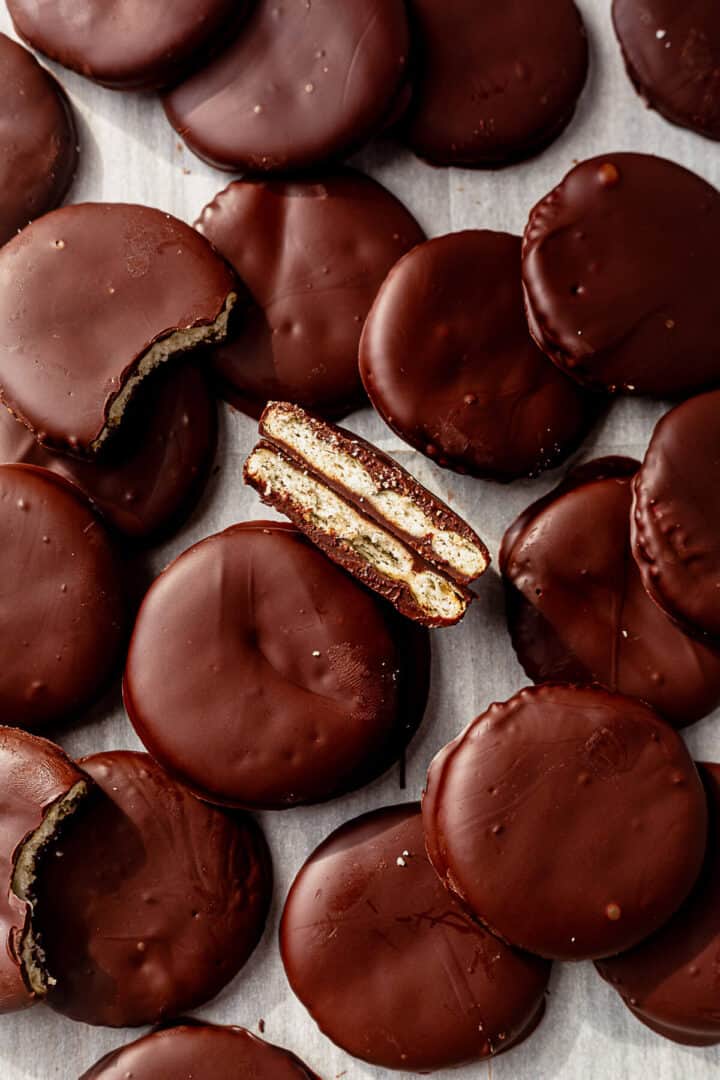 Easy Ritz Cracker Thin Mints Recipe (No Bake)