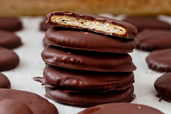 Easy Ritz Cracker Thin Mints Recipe (No Bake)