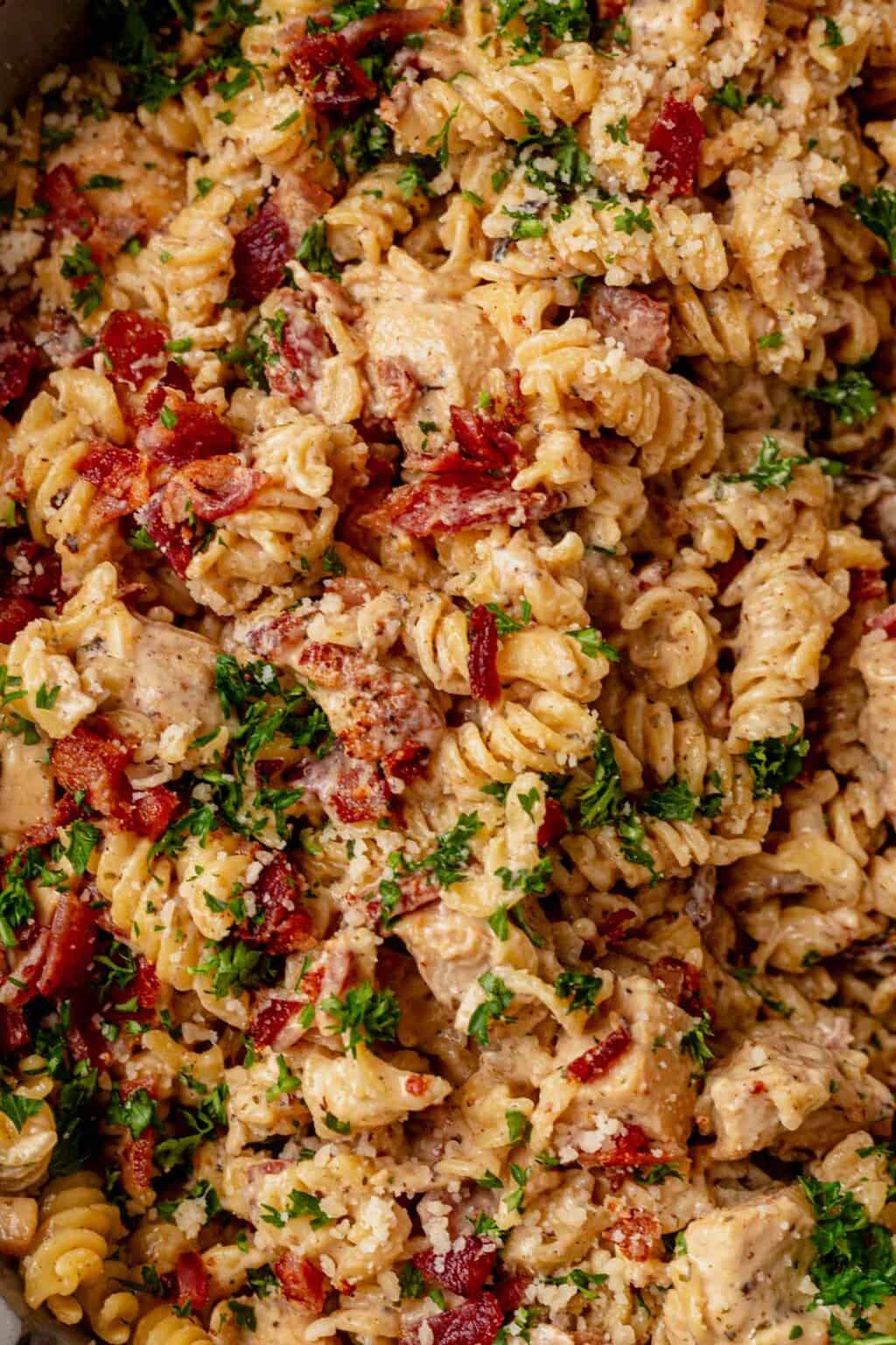 Easy Chicken Bacon Ranch Pasta (One Pot Recipe)